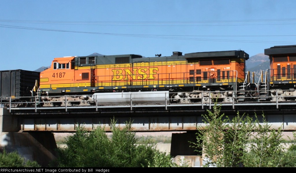 BNSF 4187
